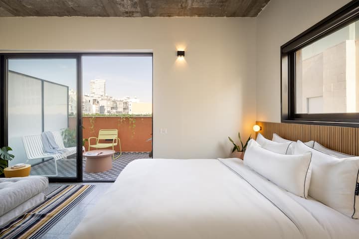 Studio & Balcony, Amazing Location Near Dizengoff! - Tel-Aviv