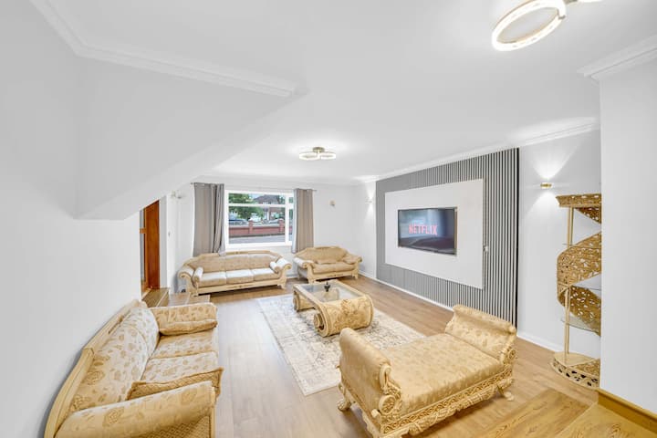 Luxurious 5 Bed | Wembley | 4 Bath | Gym | Jacuzzi - Harrow