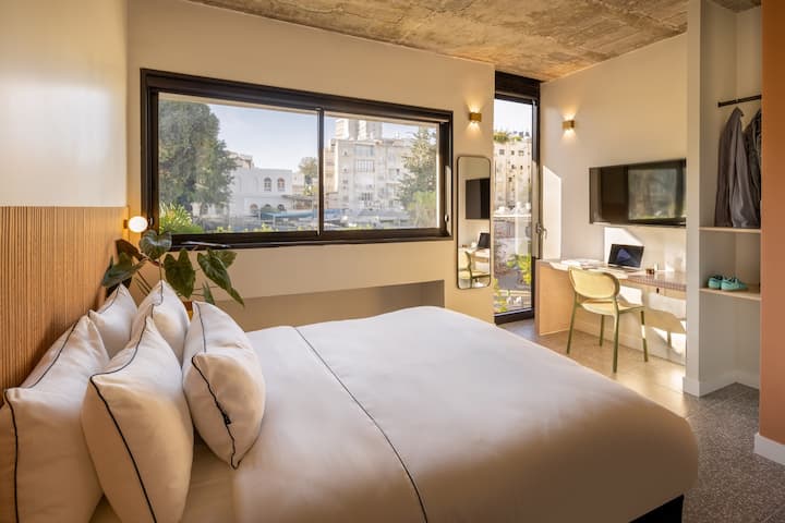 New City Center Studio With Incredible Location! - Tel-Aviv
