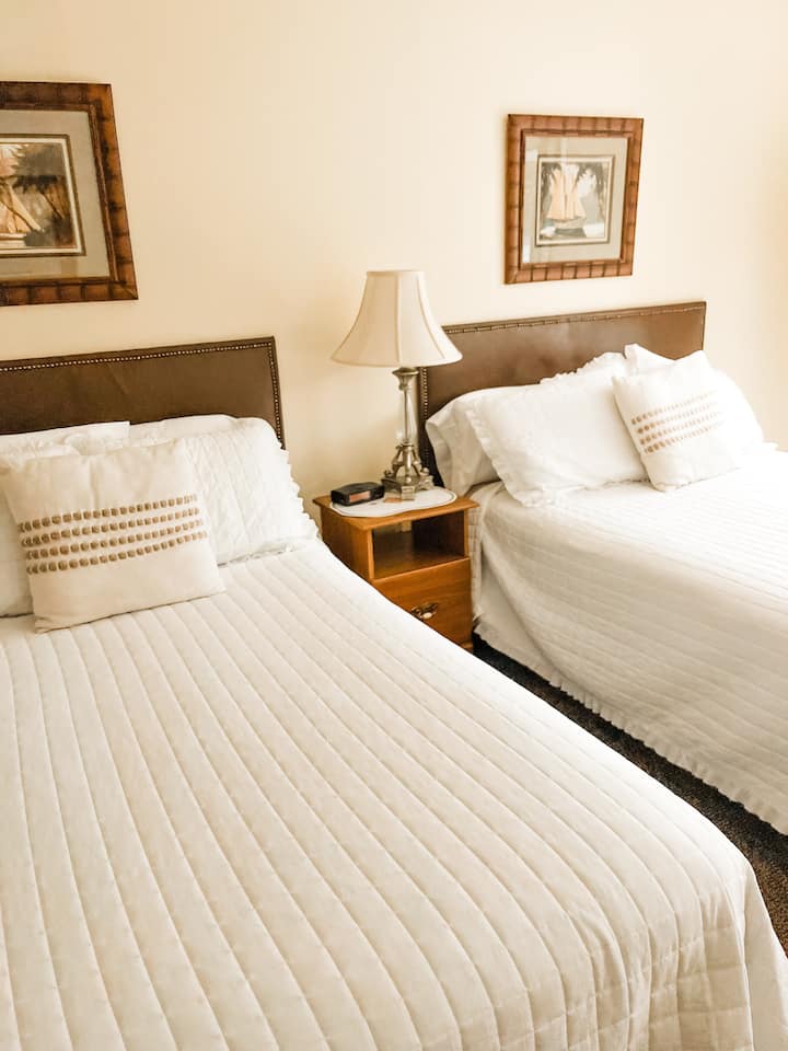 The Classic 2 Bed @ The Maple Tree Inn #16 - Montague, MI