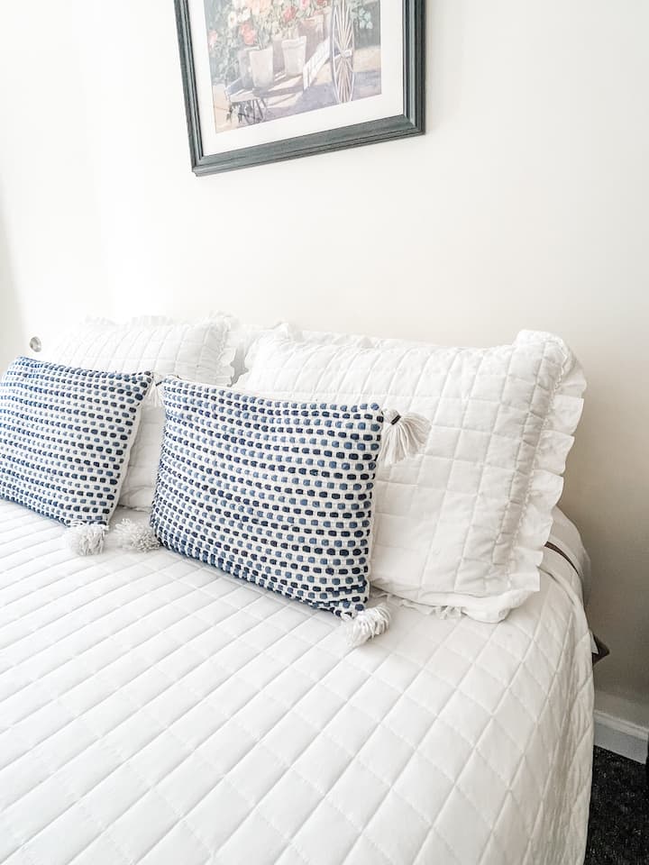 The Classic 1 Bed @ The Maple Tree Inn #17 - Duck Lake State Park, Whitehall