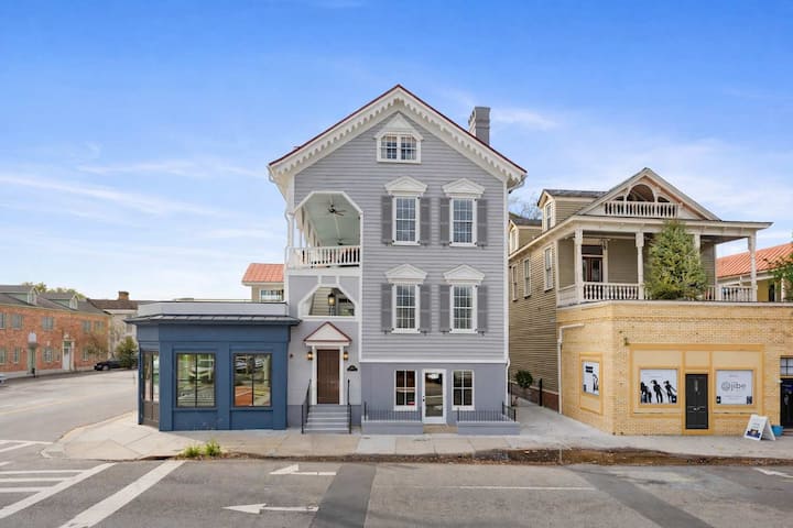 Grand 8br Downtown, Large Porch! - Charleston, SC