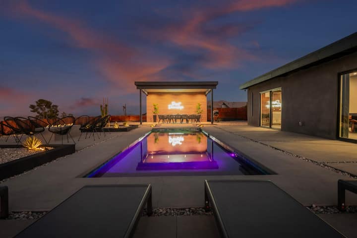 Casa Cielo -Pool-cabanas-minigolf-ev Charger - Joshua Tree, CA