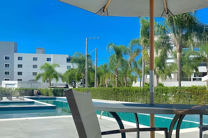 Férias Na Praia C/ Piscina E Espaço De Lazer - Florianópolis