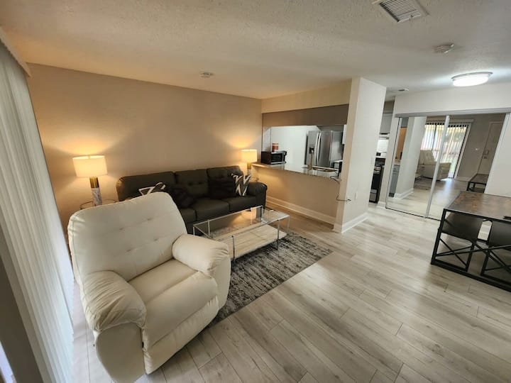 2 Miles To Fsu, Tsc, And Famu! - Doak Campbell Stadium Tallahassee