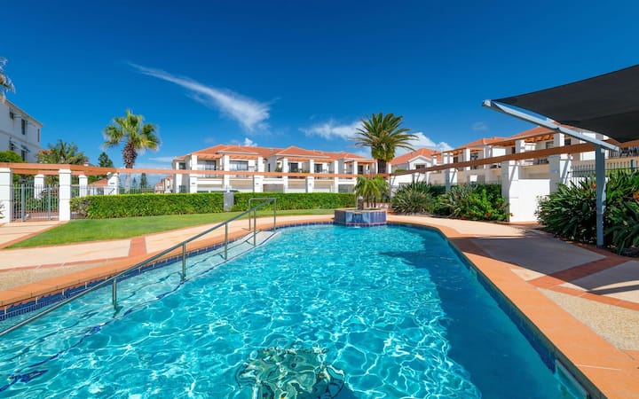 Breakers Waves - Unit 3 Block 2 - Yamba