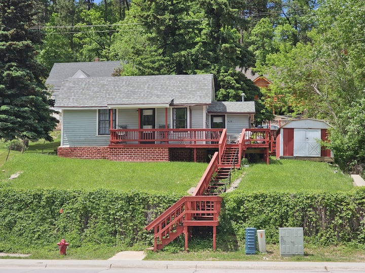 Deadwood Main Street Retreat: Fun & Convenient! - Deadwood, SD