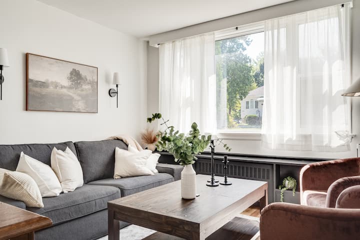 Bright 2br – Walk To Downtown Kingston & Lake! - Kingston, Canadá