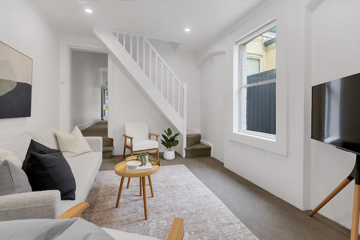 Stylish Alexandria Terrace - Perfect For Families - Sydney