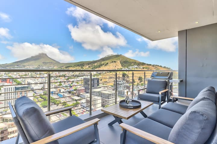 Sensational Penthouse With Iconic Views & Pool - Camps Bay