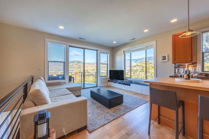 Bluff View - Close To Downtown, River Views - Hood River, OR