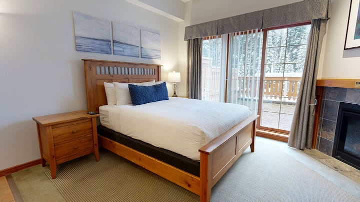 Hearthstone Lodge #201 - Sun Peaks