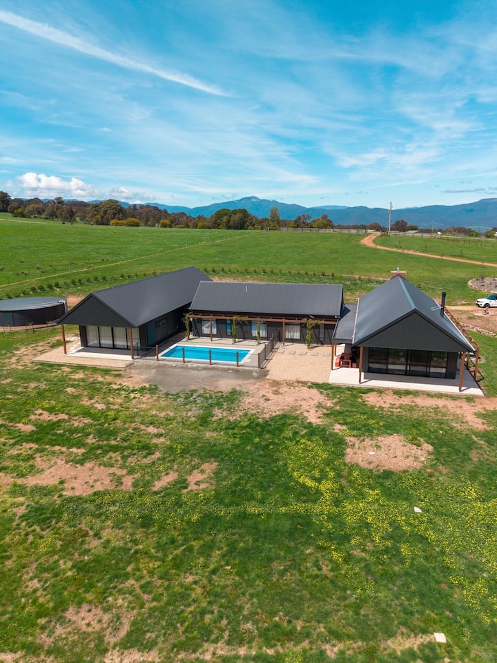 Half Mile High - Merrijig - Sleeps 10 - Mount Buller