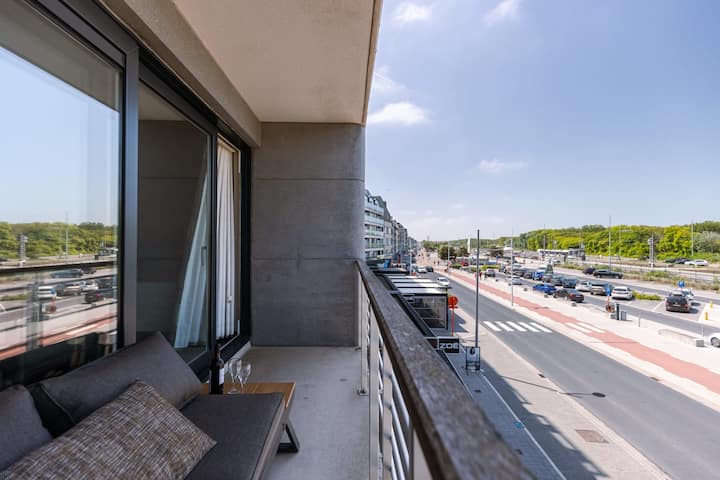 Huswell - Bright Seaside Apartment With Parking - Bredene