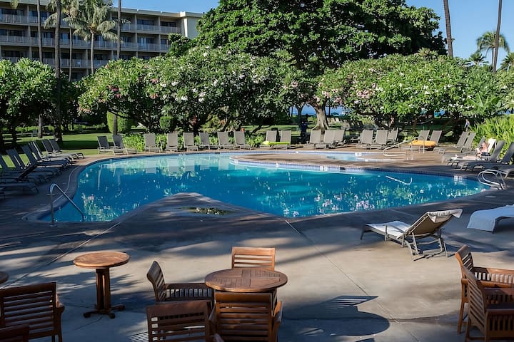 Beachfront Gem! 3 Units, Steps To Whalers Village - Maui, HI