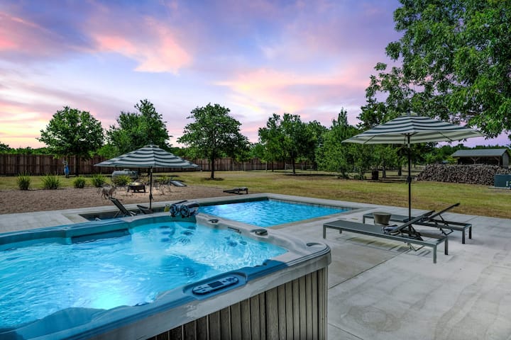 Ranch+guesthouse—pool+hot Tub—sleeps 16—goats - Elgin, TX