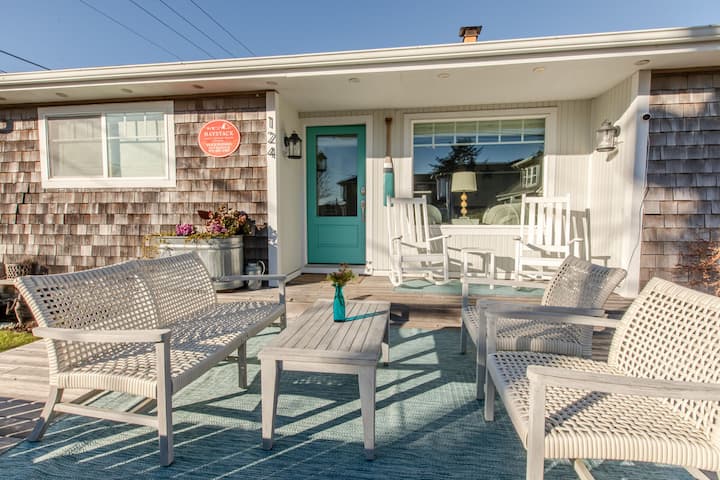 Walk To Beach And Town, Fenced Yard With Firepit - Cannon Beach, OR