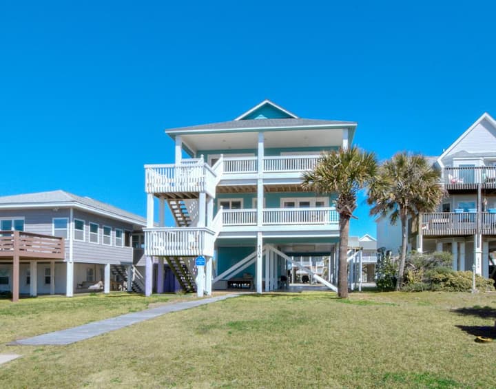 Coral House, Oak Island - Sleeps 14 - Oak Island, NC
