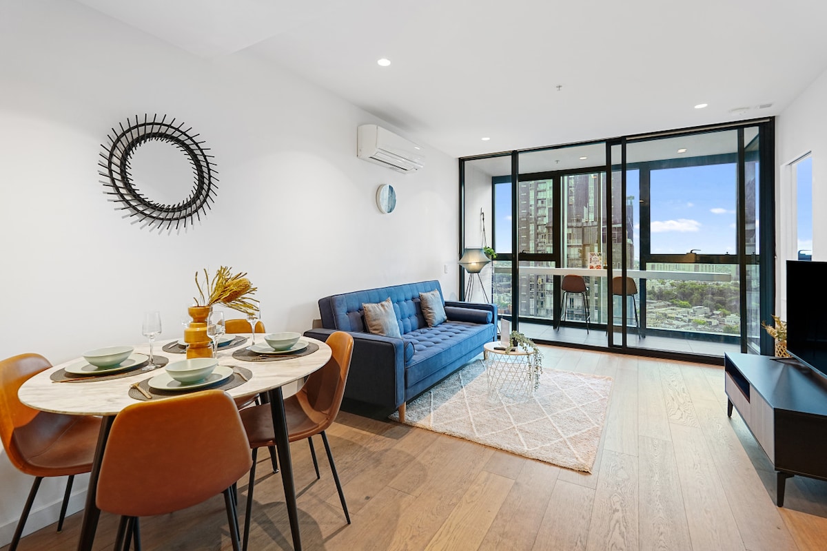 Elegant High Rise 2 Bed Apt near Melb CBD RMIT - Apartments for Rent in ...