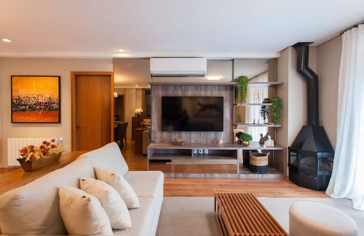 A Poucos Metros Da Rua Coberta - Gramado