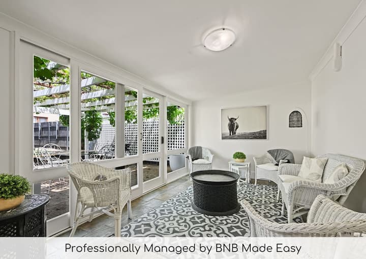 Hamptons House | Scandi Heritage Charm - Bathurst