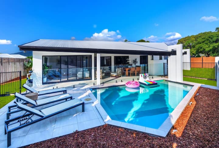 @Solstays Luxury: Pool, Gym, Games Room & Suv Hire - Australia