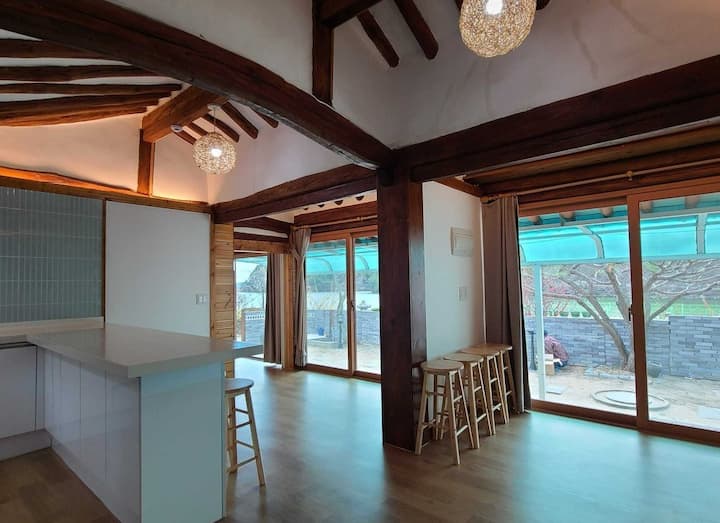 호수전경의 고즈넉하고 깔끔한 한옥감성의 숙소 미소 - Gyeongju-si