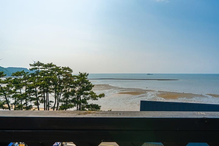 영흥도 해수욕장근처에 위치한 오션뷰 펜션 솔바람 - Ansan-si