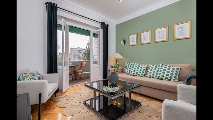 Classy 4bdr Apartment W/ Balcony By Lovelystay - Lisbonne