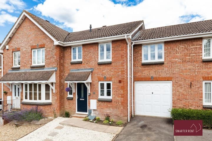 Guildford - 3 Bedroom House - Driveway & Garden - イギリス ギルフォード
