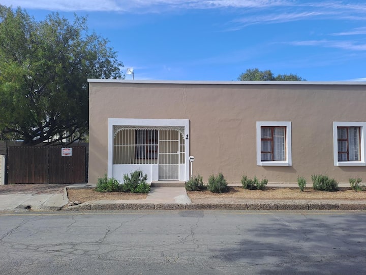 Karee Cottage - Beaufort West