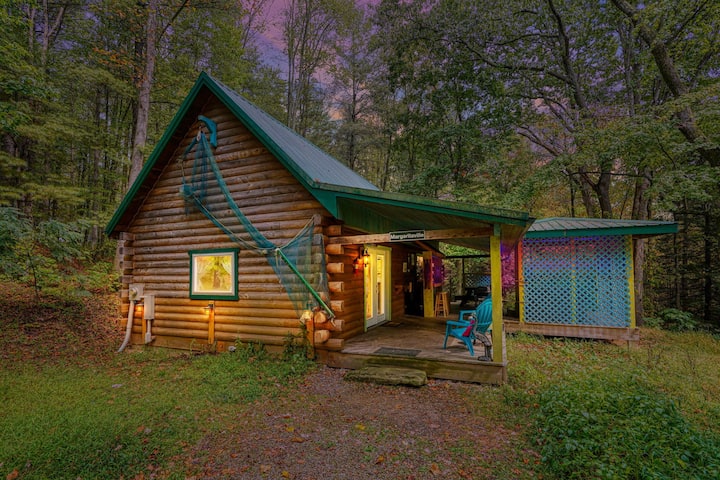 Margaritaville Tiki Bar + Hot Tub In Hocking Hills - Hocking Hills State Park, OH