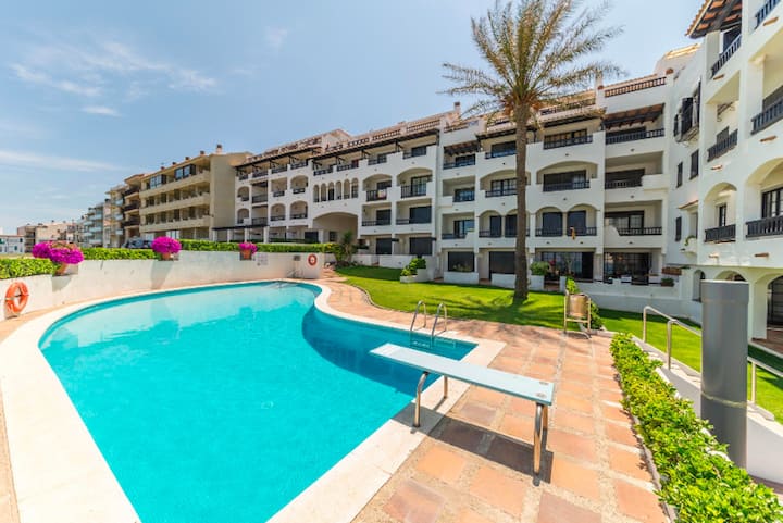 Elisa : Appartement Cosy Avec Piscine Et Vue Mer - La Escala