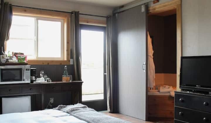 Stunning Ocean Views! Onsite Parking, Pets Allowed - Long Beach, WA