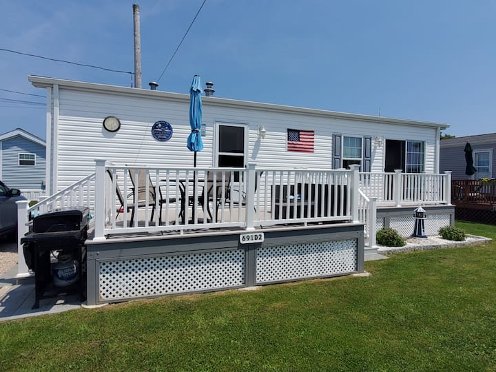 Oceanfront East Matunuck Cottage - Moonstone Beach Road, RI