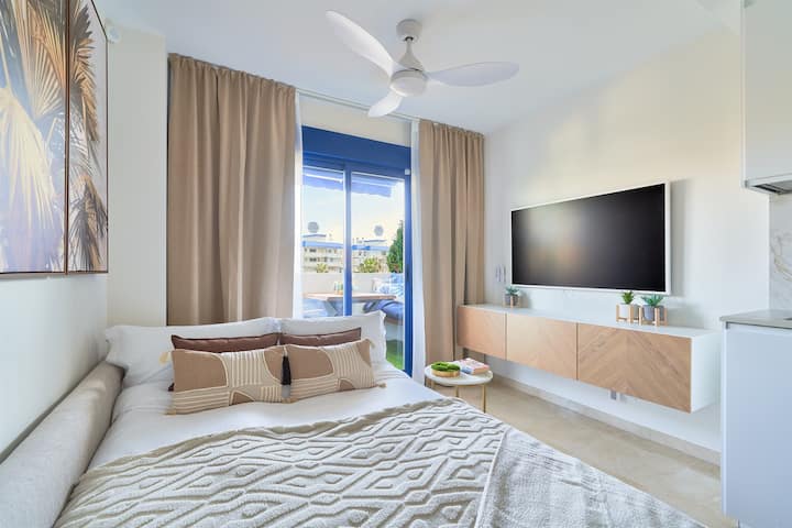 Seaside Retreat With Terrace, Seaview & Smart Home - Benalmádena