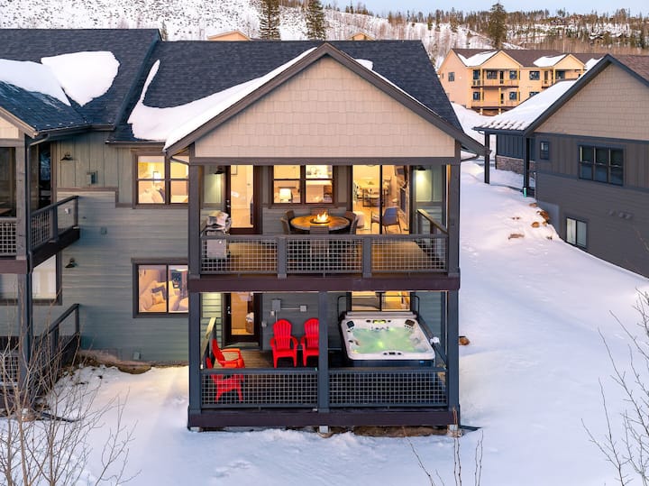 New Luxury Chalet 69 I Arcade & Hot Tub - Winter Park, CO