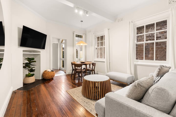 Historic Harbourside Townhouse For 6 People - Manly