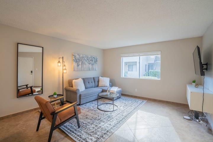 Central Stay | Pool, Gym, Parking, Balcony , W/d - Scottsdale, AZ