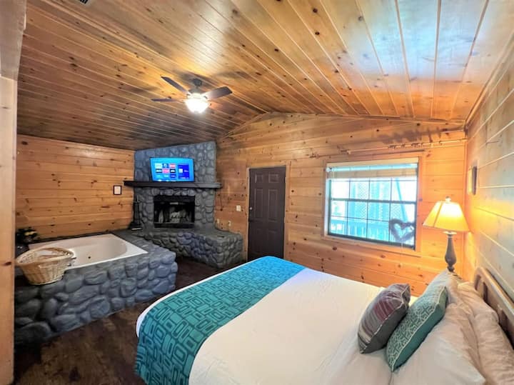 Spacious Room With Jetted - Bear Manor #4 - Big Bear Lake, CA