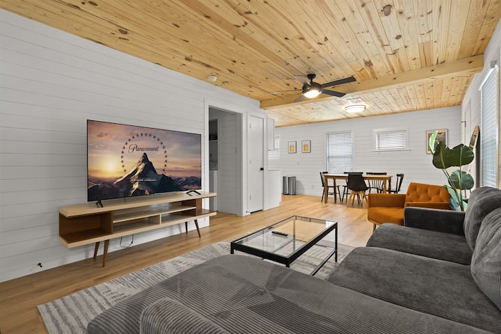 Beautiful Downtown Home! Perfect For Long Stays! - Austin