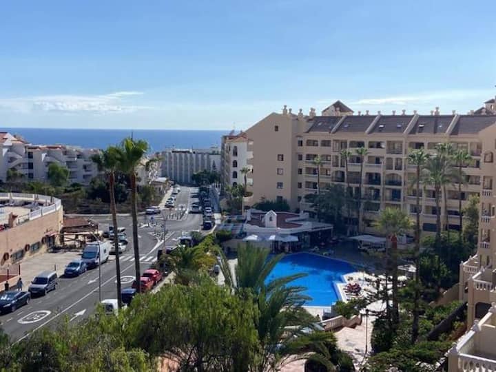 Top Floor Panoramic Studio, Heated Pool - Los Cristianos