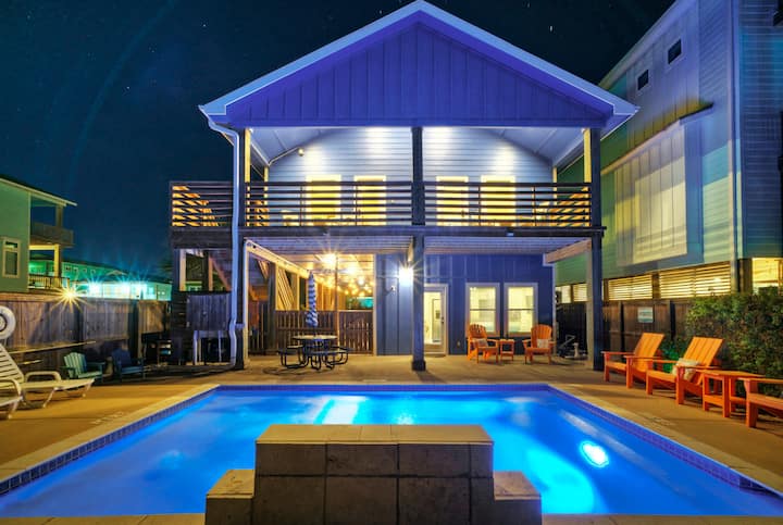 Pool, Walk To Beach • 2 Living Spaces For Groups - Port Aransas, TX