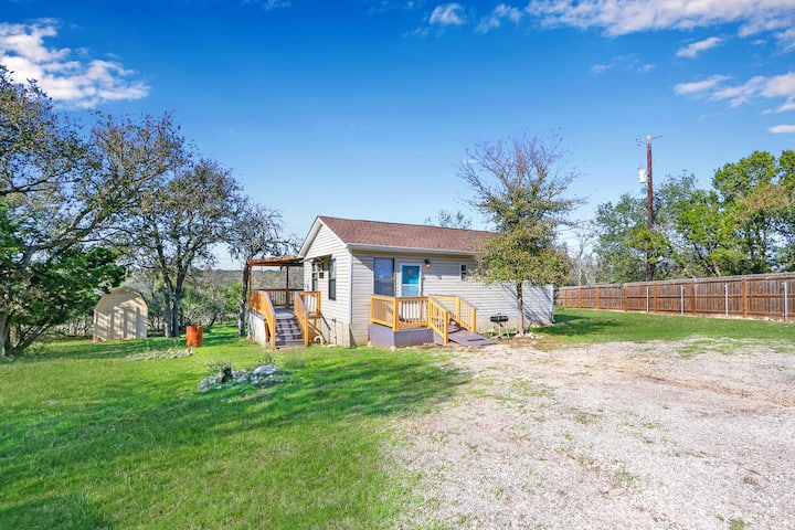 Rustic Hill Country Cottage I Close To Outlet Mall - Texas state university, San Marcos