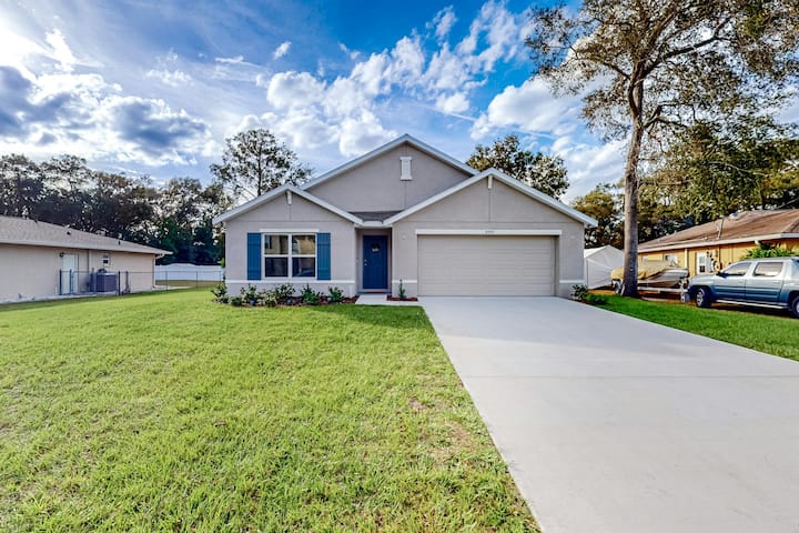 4br With Large Yard, Private Patio, Ac, & W/d - Spring Hill, FL