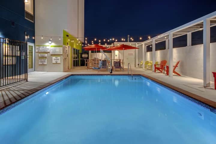 3 Units With Free Breakfast And Onsite Parking! - Santa Ana, CA