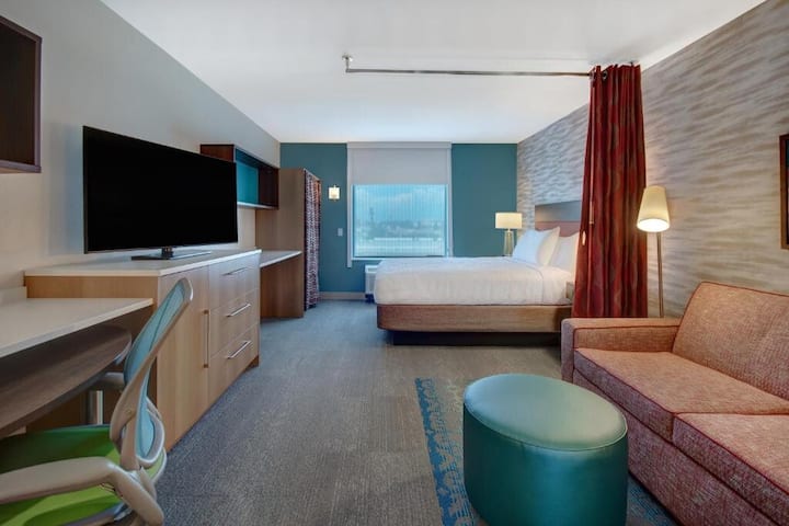 Relaxing Getaway Awaits! Breakfast And Parking! - Stanton, CA