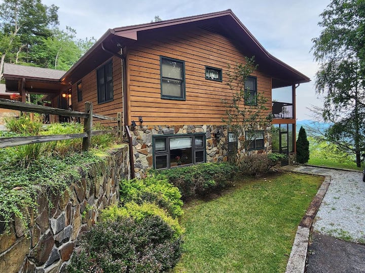 Spectacular Views, Screened Porch, Peaceful - Franklin, NC