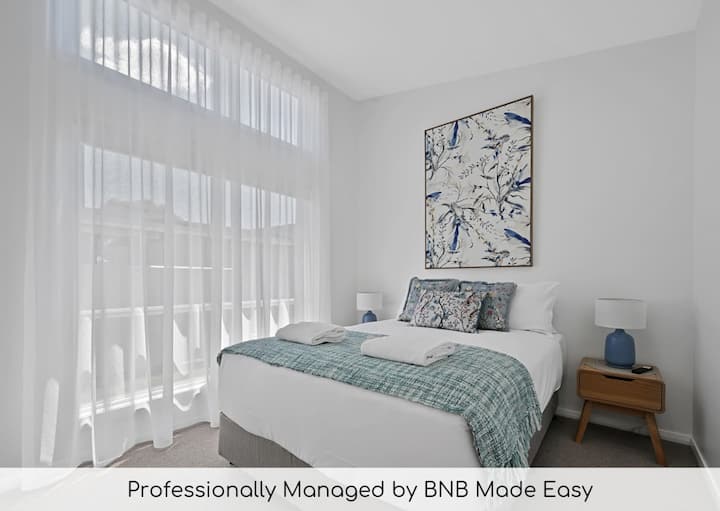 The Elm Apartments - The Blue Room - Orange