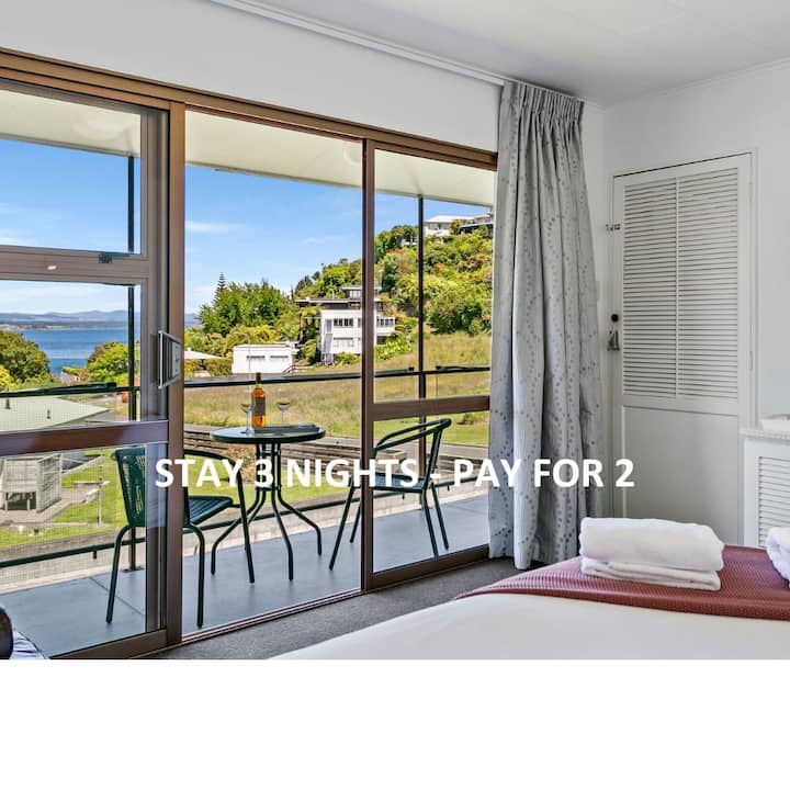 A Stone's Throw To The Lake *No Service Fee* - Taupō